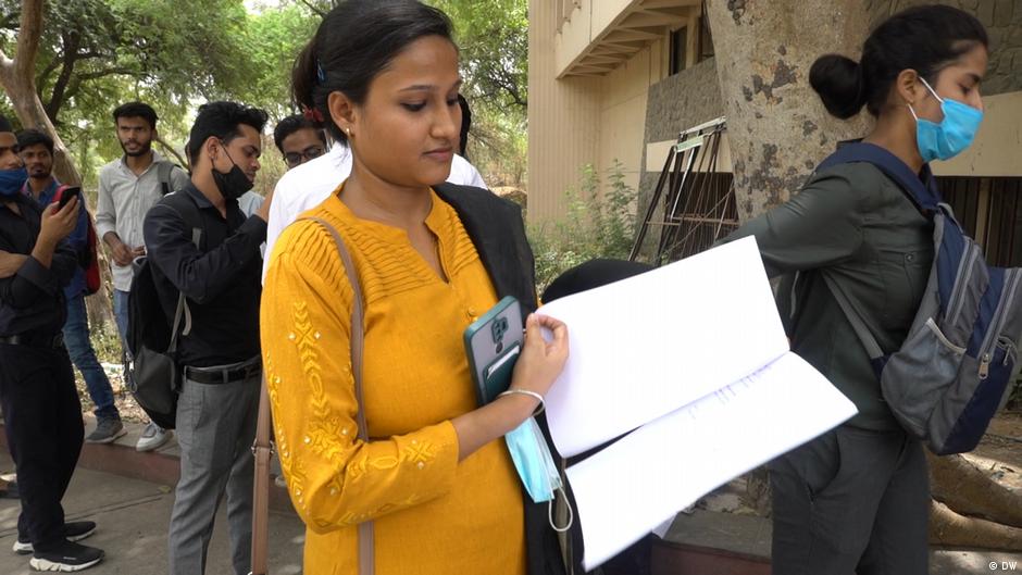 India struggles to produce enough formal jobs for its youth – DW – 10 ...