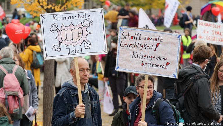 Thousands protest energy costs in German cities