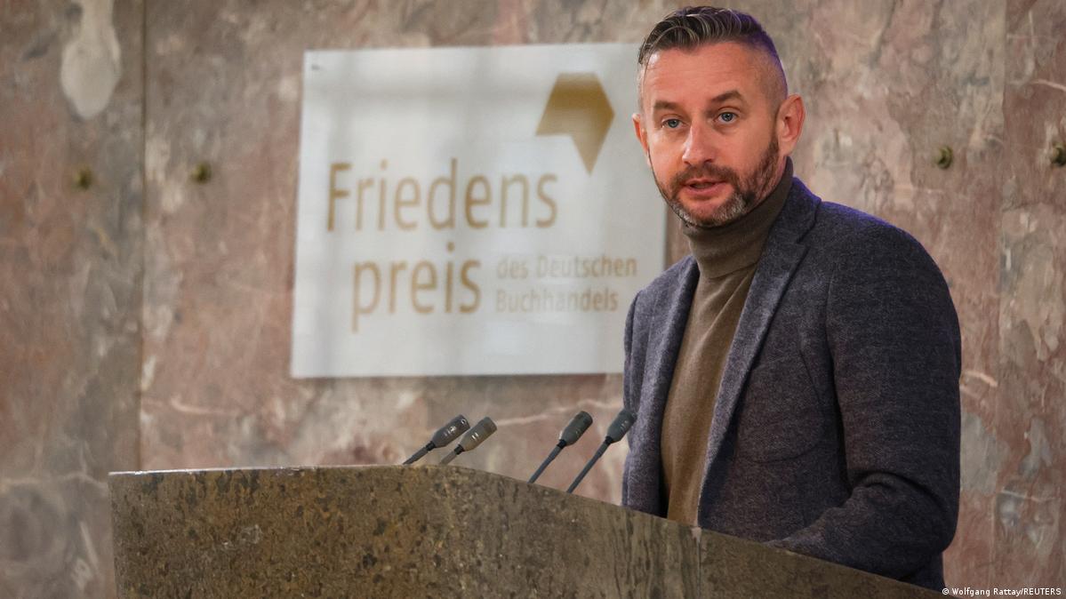 Serhij Zhadan: "Literatur kann sehr ehrliche Chronik sein" – DW – 23.10 ...