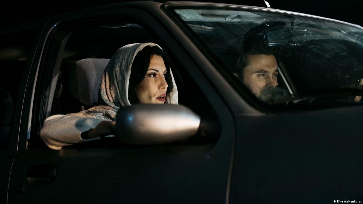 Berlin play 'Negar' looks at secret lives of Iran's youth – DW – 10/28/2022