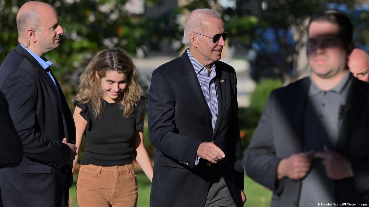 Biden casts early vote in US midterm elections