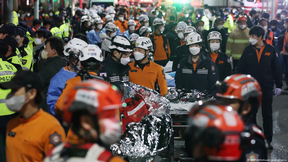Corea del Sur declara luto e investiga avalancha humana