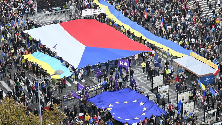 У Празі відбувся багатотисячний мітинг на підтримку України Dw 30