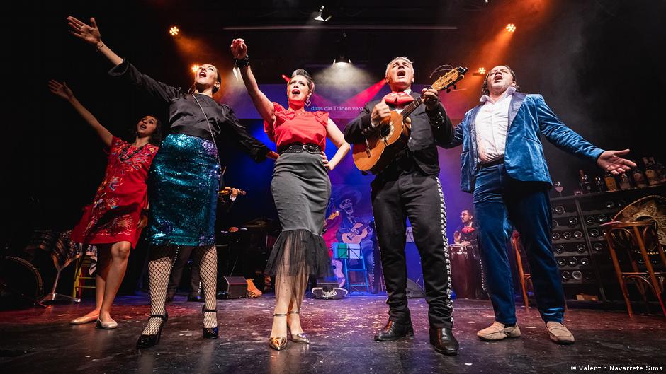 Un musical sobre integración latinoamericana en Alemania – DW – 01/11/2022