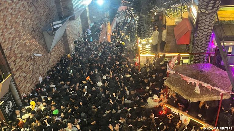 S. Korea: Survivors recall deadly Halloween crowd crush – DW – 10/31/2022
