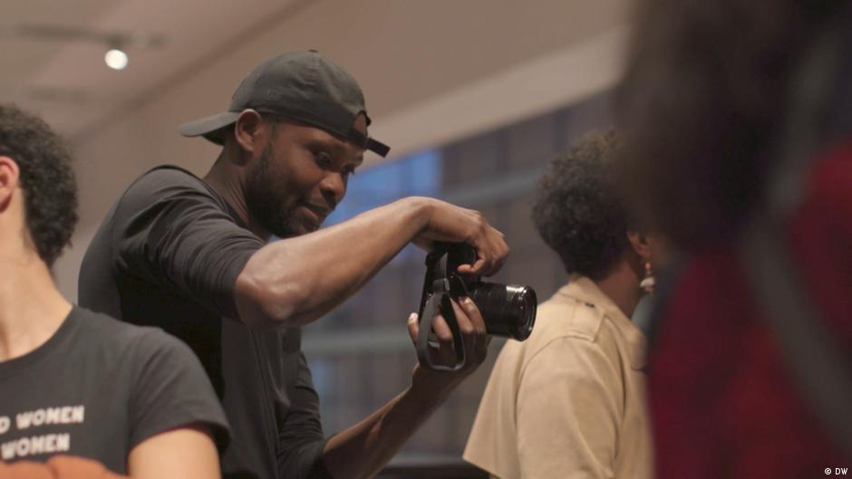 Francis Oghuma - The art of resistance – DW – 01/22/2023