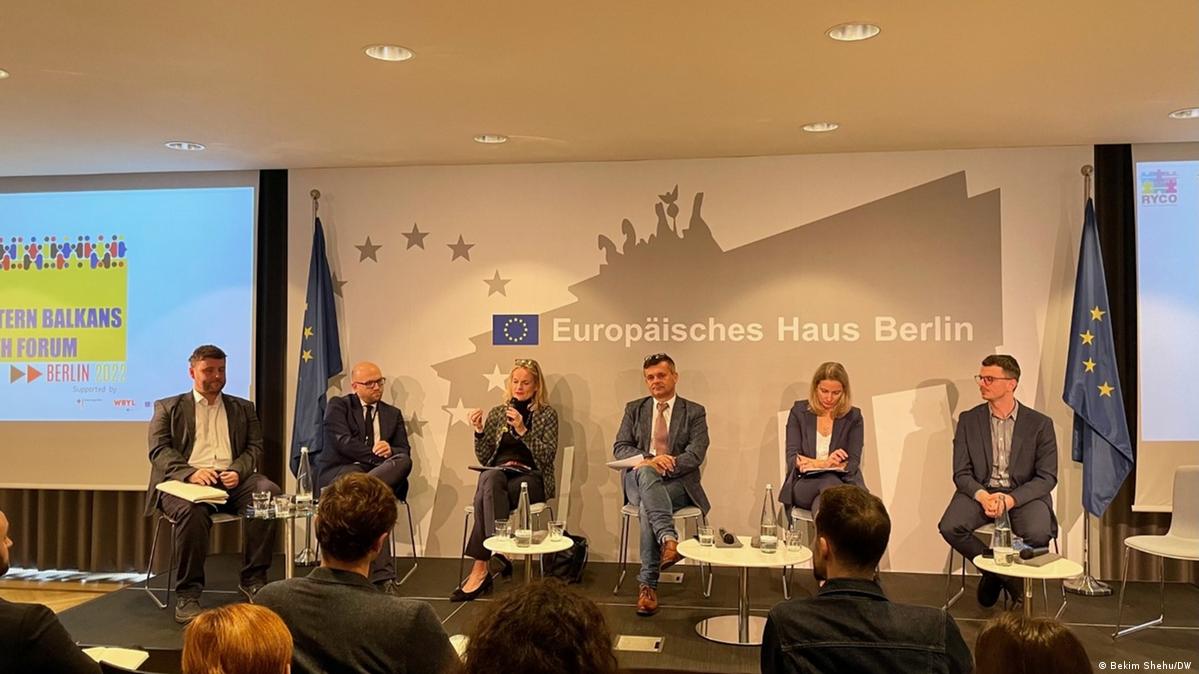 Të rinjtë nga Ballkani me kritika dhe shpresa për integrim – DW – 03/11 ...