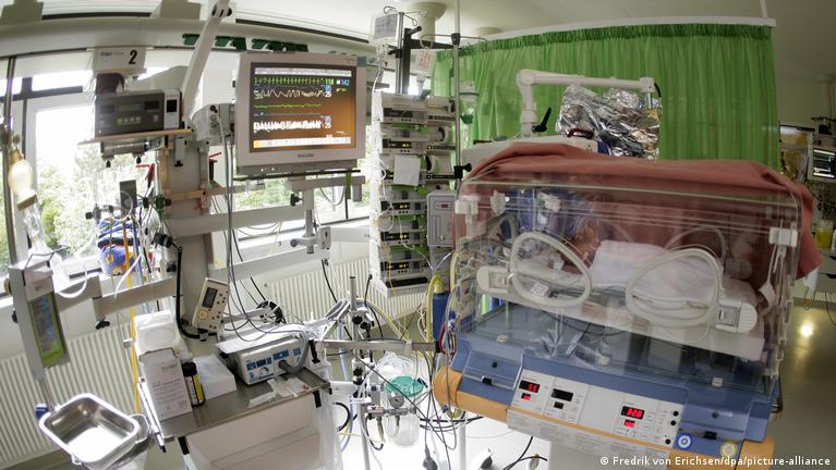 Karl Lauterbach plans to reform Germany's hospitals – DW – 12/06/2022