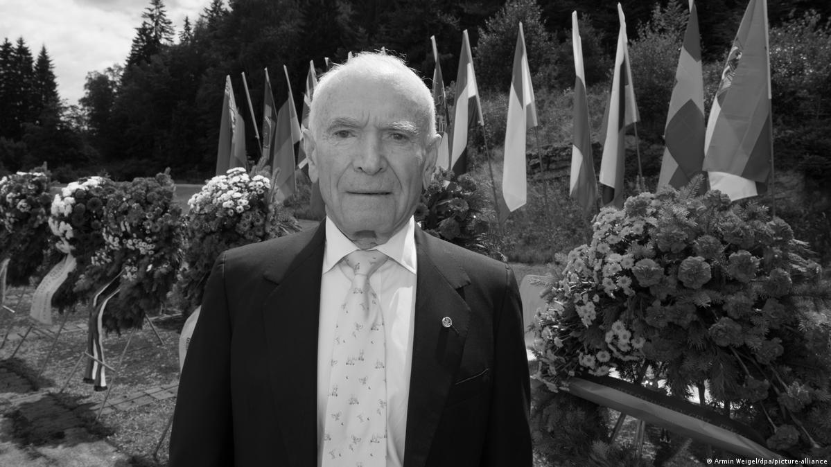 Former WWII prisoner Jack Terry dies at 92 – DW – 11/03/2022