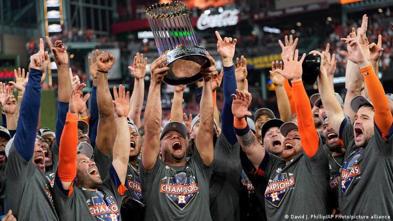 US: Astros defeat the Phillies in baseball World Series – DW – 11/06/2022