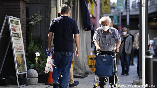 Japan's population problem forces changes to social security – DW – 11 ...