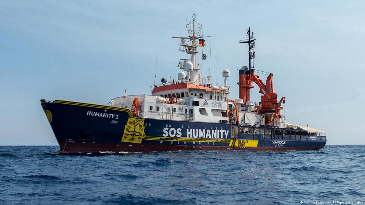 Barcos humanitarios llegan a Italia con 500 inmigrantes – DW – 11/12/2022