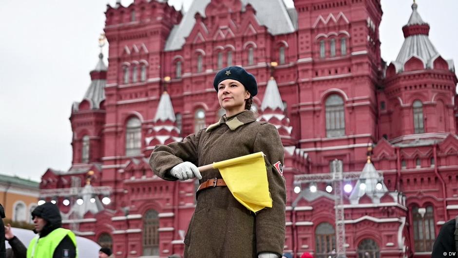 Russland: Wie Propaganda funktioniert – DW – 15.11.2022