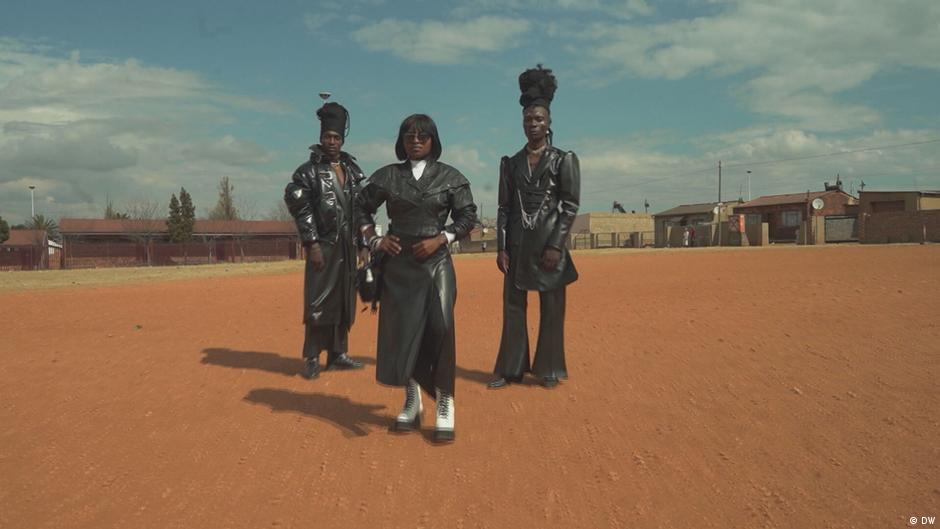 Reclaiming the roots of African hair – DW – 12/23/2022