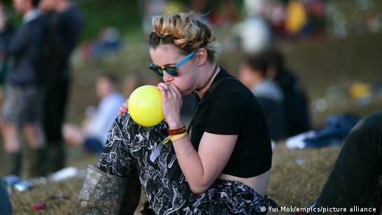 Laughing gas: How dangerous is the 'balloon drug'?