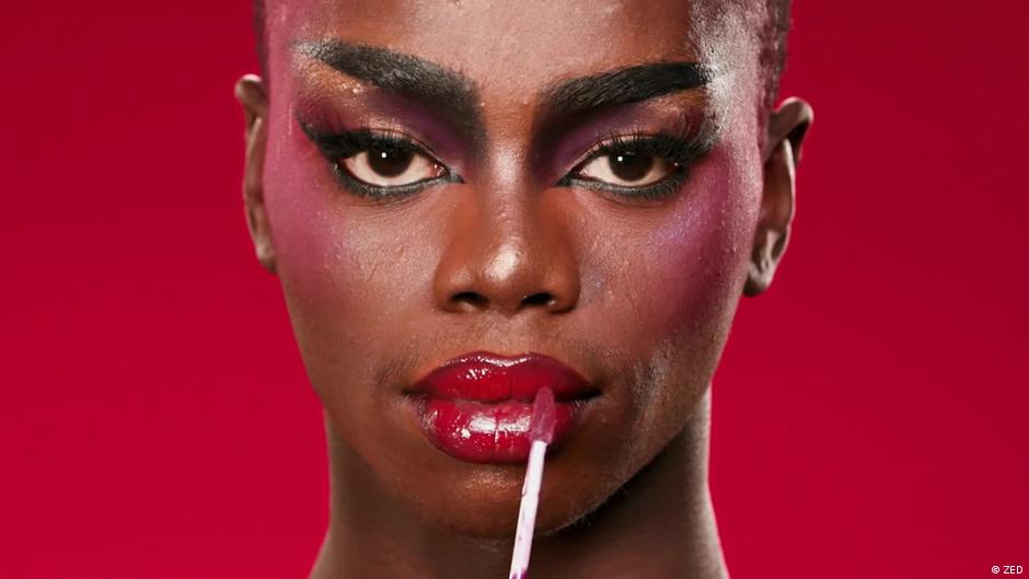 Secret Weapon: Lipstick – DW – 11/17/2022