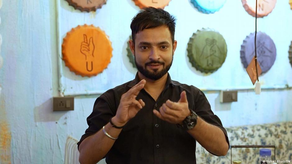Visit Delhi's cafe run by deaf people – DW – 11/18/2022