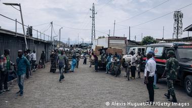 Rwandan military kills Congolese 'soldier' crossing border – DW – 11/19 ...