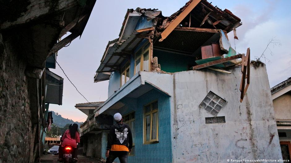 Indonesian earthquake displaces hundreds of thousands: DW's Taris Iman – DW – 11/21/2022