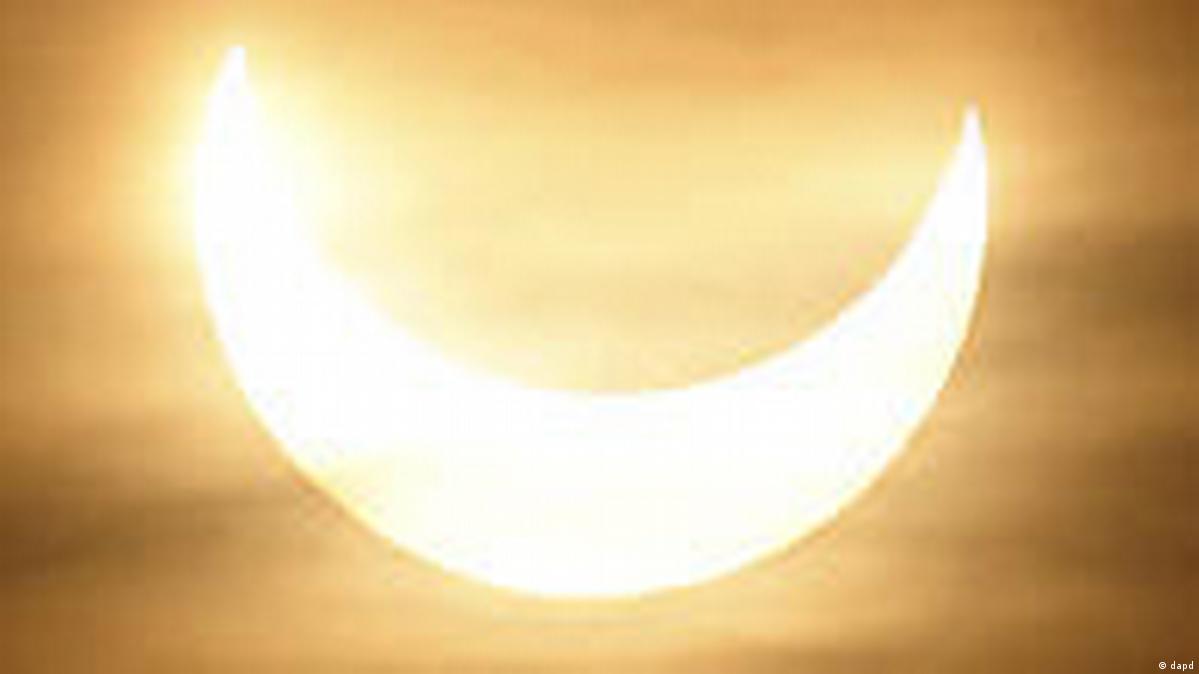 Crescent sun – DW – 01/04/2011