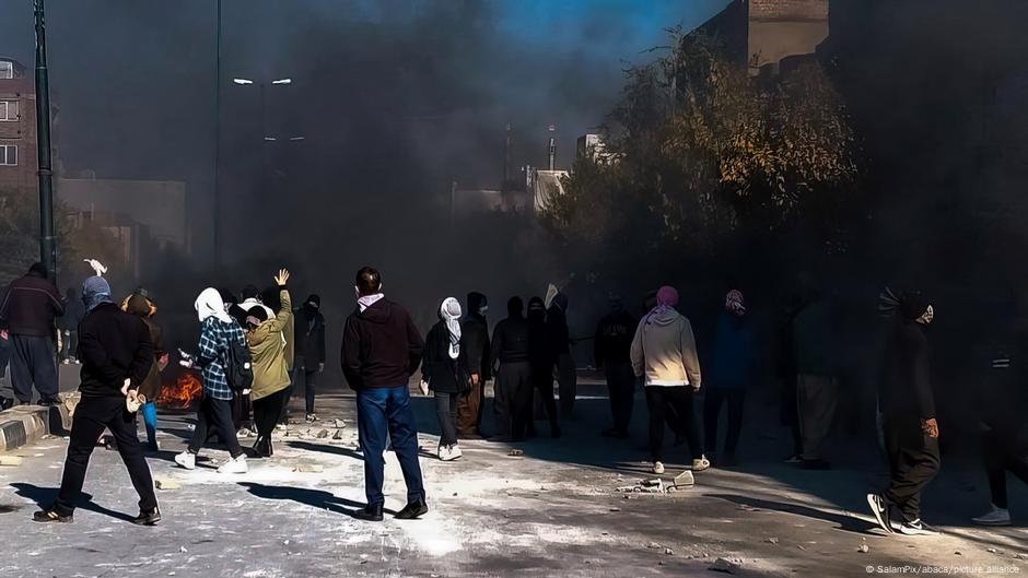 پارلمان اروپا گفتوگوی مستقیم با مقامات ایران را تعلیق کرد Dw ۱۴۰۱ ۸ ۳۰