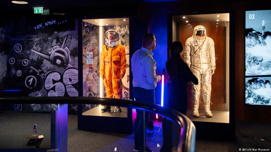 Berlin opens first-ever Cold War museum – DW – 11/26/2022