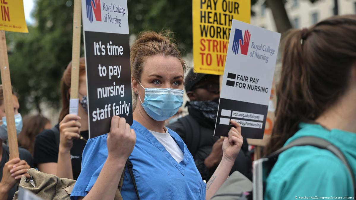 British nurses to stage first strikes in December