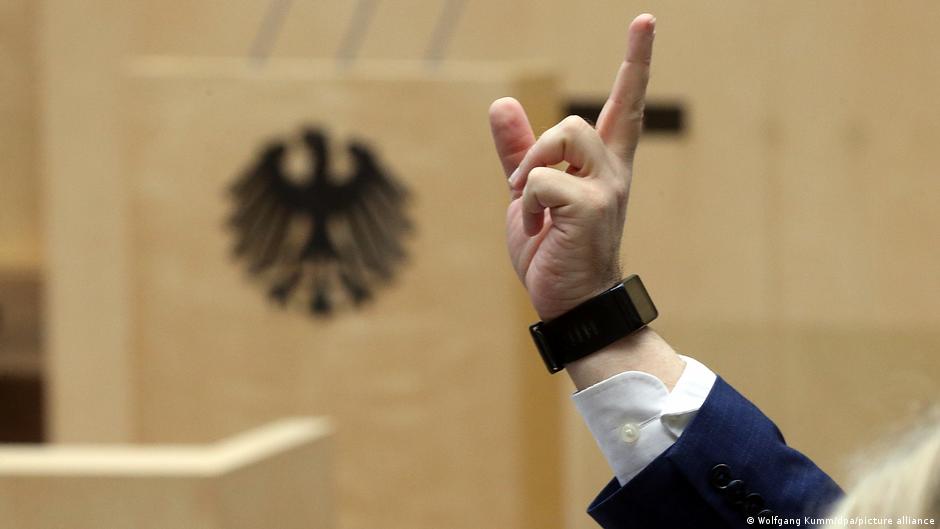 Germany approves welfare reform, extends nuclear power – DW – 11/25/2022