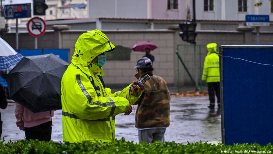 Shanghai yakabiliwa na ongezeko la maambukizi ya Corona – DW – 22.12.2022