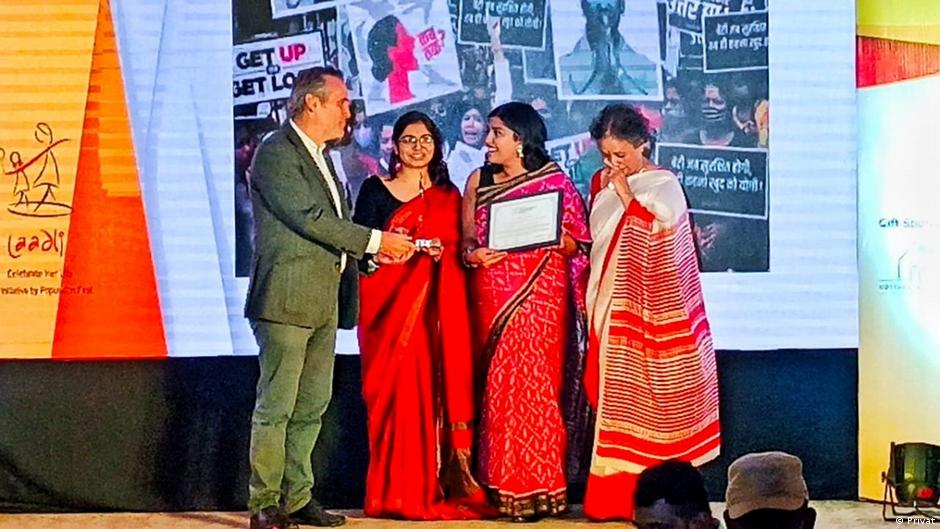 DW journalist Akanksha Saxena receives prestigious media award on ...