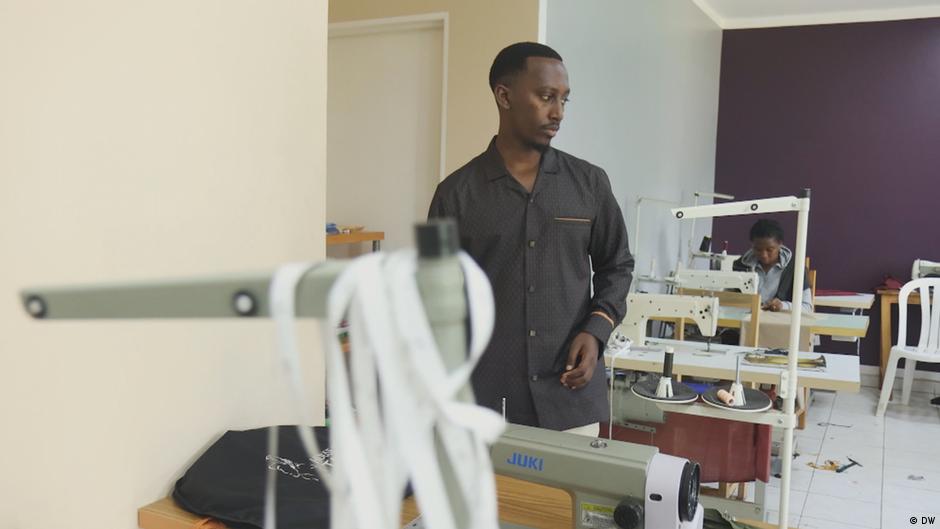 New dress code for the modern African man – DW – 12/03/2022