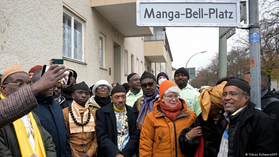Berlin swaps signs on streets with colonial names – DW – 12/02/2022