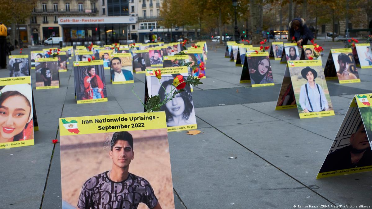 آغاز اعتراضات و اعتصابات سه روزه در سراسر ایران – DW – ۱۴۰۱/۹/۱۴