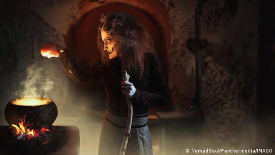 Why do many people still believe in witches? – DW – 04/08/2025