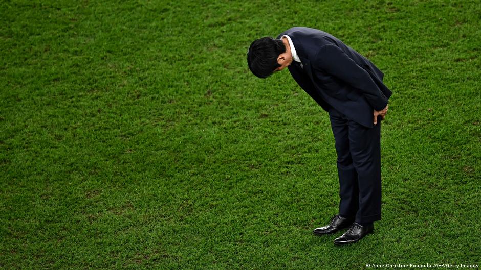 Japan: Unpacking the nuances of the traditional bow – DW – 12/11/2023