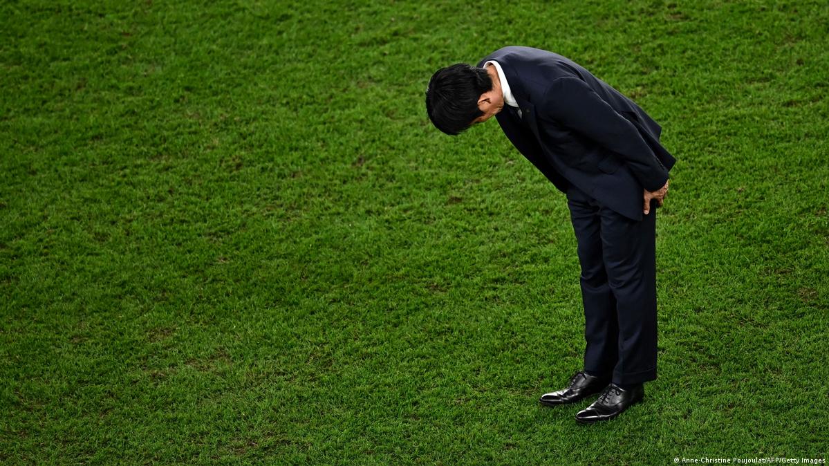 Japan: Unpacking the nuances of the traditional bow – DW – 12/11/2023