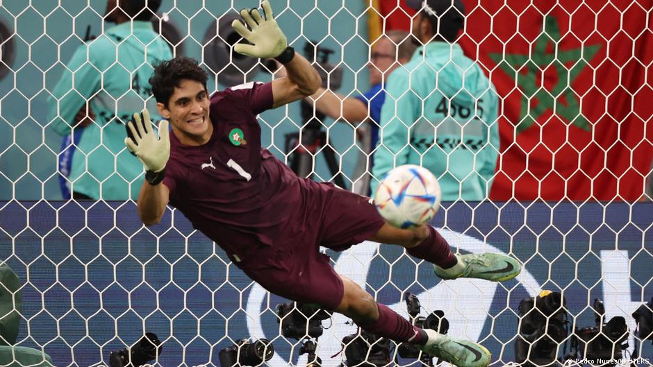 Bono wird zum WM-Elfmeterhelden Marokkos – DW – 06.12.2022