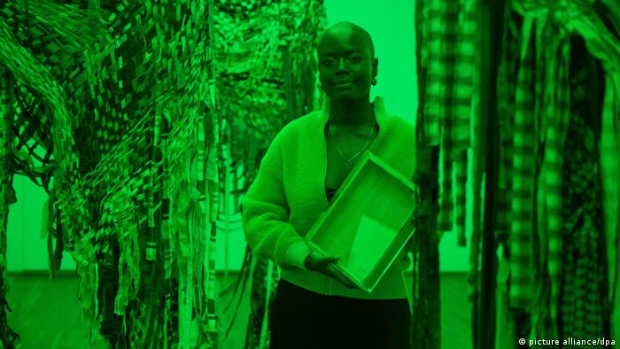 Sandra Mujinga: Kunst zwischen Welten | Kunst | DW | 09.12.2022