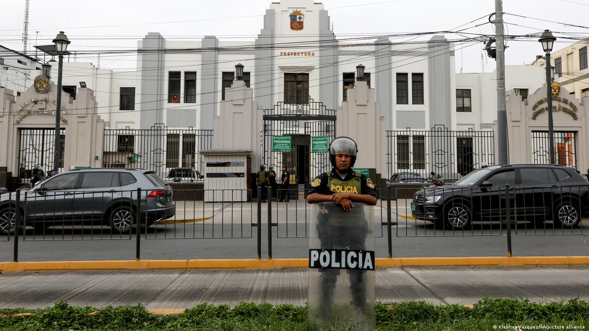 ¿Qué tan bien funciona el sistema judicial en Perú? – DW – 08/12/2022