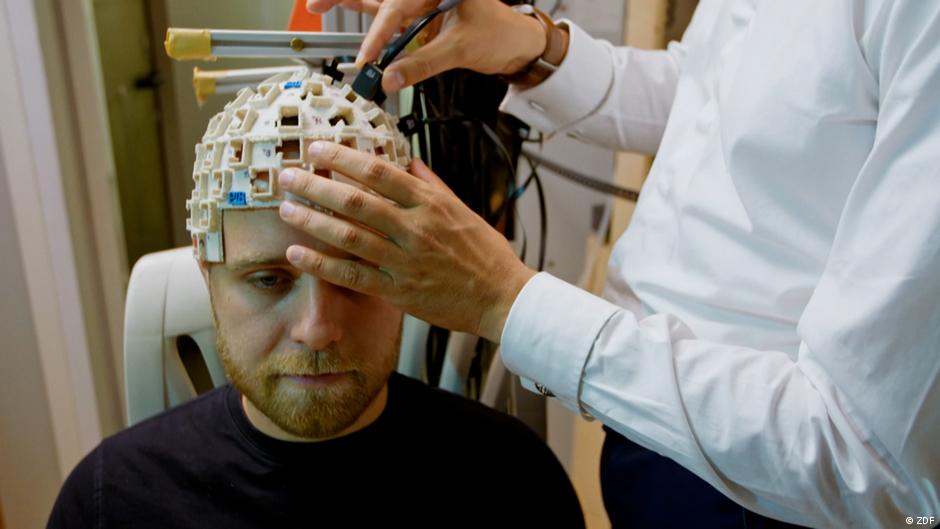 Healing with the Help of AI – DW – 12/09/2022