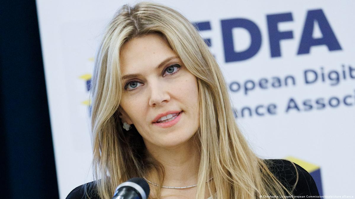 Grecia congela los bienes a Eva Kaili, acusada de corrupción – DW – 12 ...