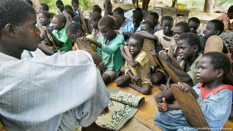 Le Sénégal critiqué pour sa gestion des enfants talibés – DW – 12/12/2022