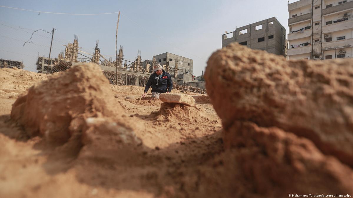 'Complete' Roman-era cemetery discovered in Gaza Strip