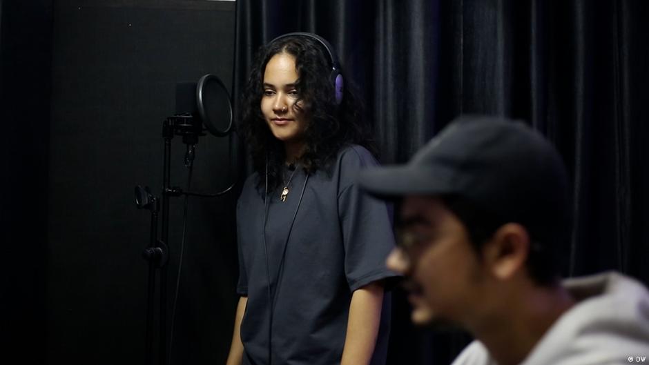 Meet the queen of Delhi's hip-hop scene – DW – 12/14/2022