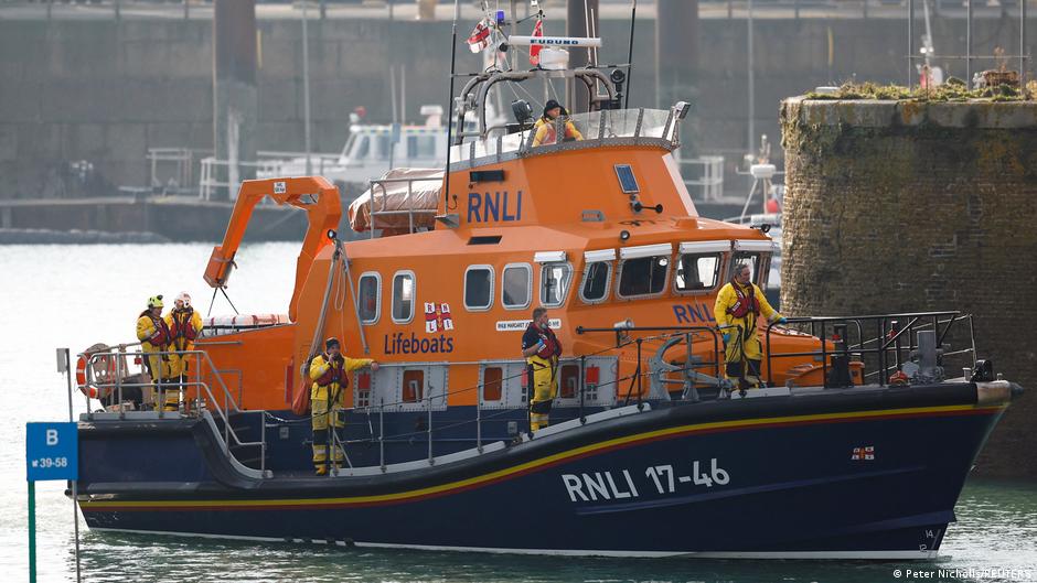Rescue underway in English Channel after refugee boat sinks – DW – 12 ...