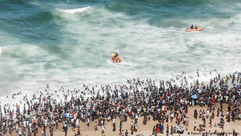 Freak wave kills three at South African beach
