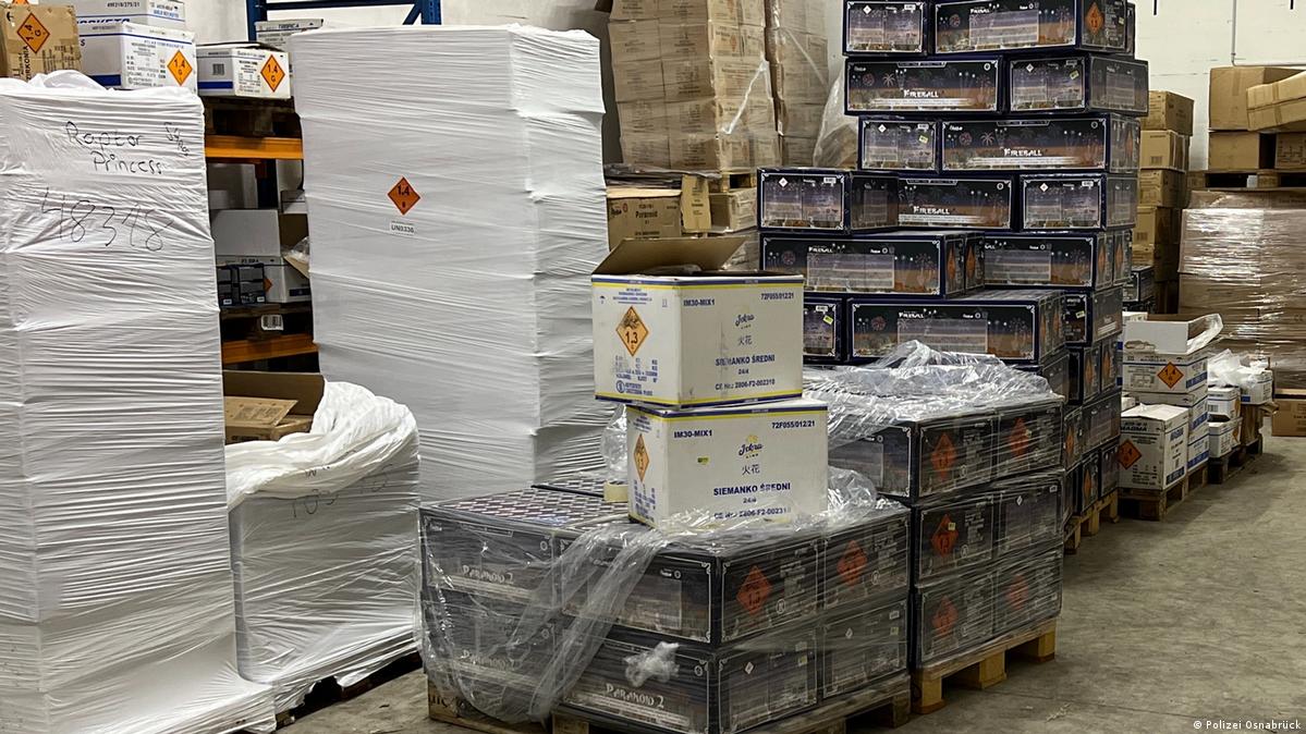 Dutch and German police seize 250 tons of illegal fireworks – DW – 12 ...