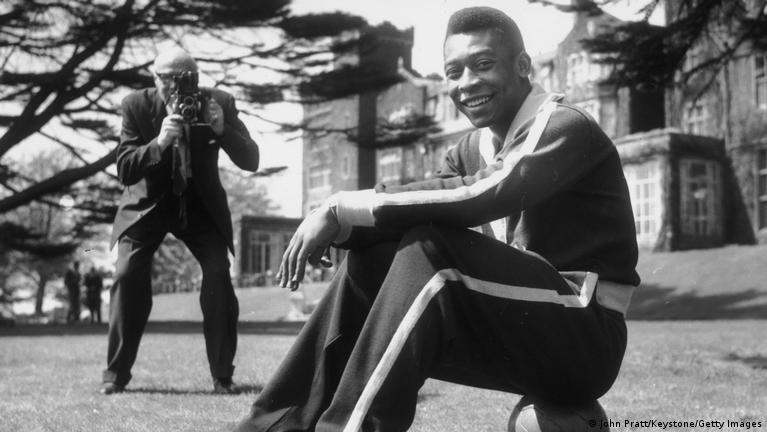 Pele: A Brazilian hero and football legend – DW – 12/29/2022
