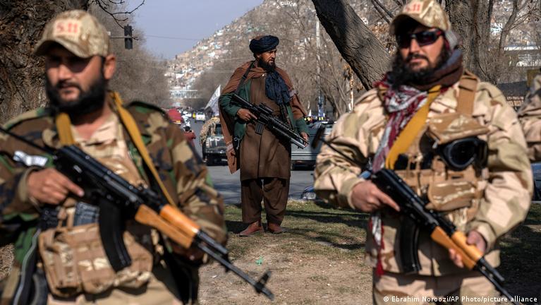 Afghanistan: IS claims to have killed Taliban police chief – DW – 12/27 ...