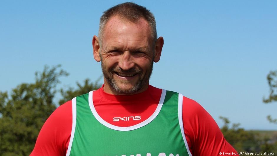 British man finishes 365 marathons in a year for charity – DW – 01/01/2023